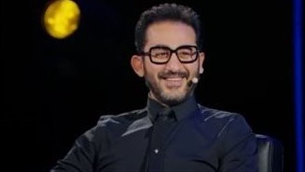 محمد إمام يدعم أحمد حلمي في مسرحية “بني آدم”